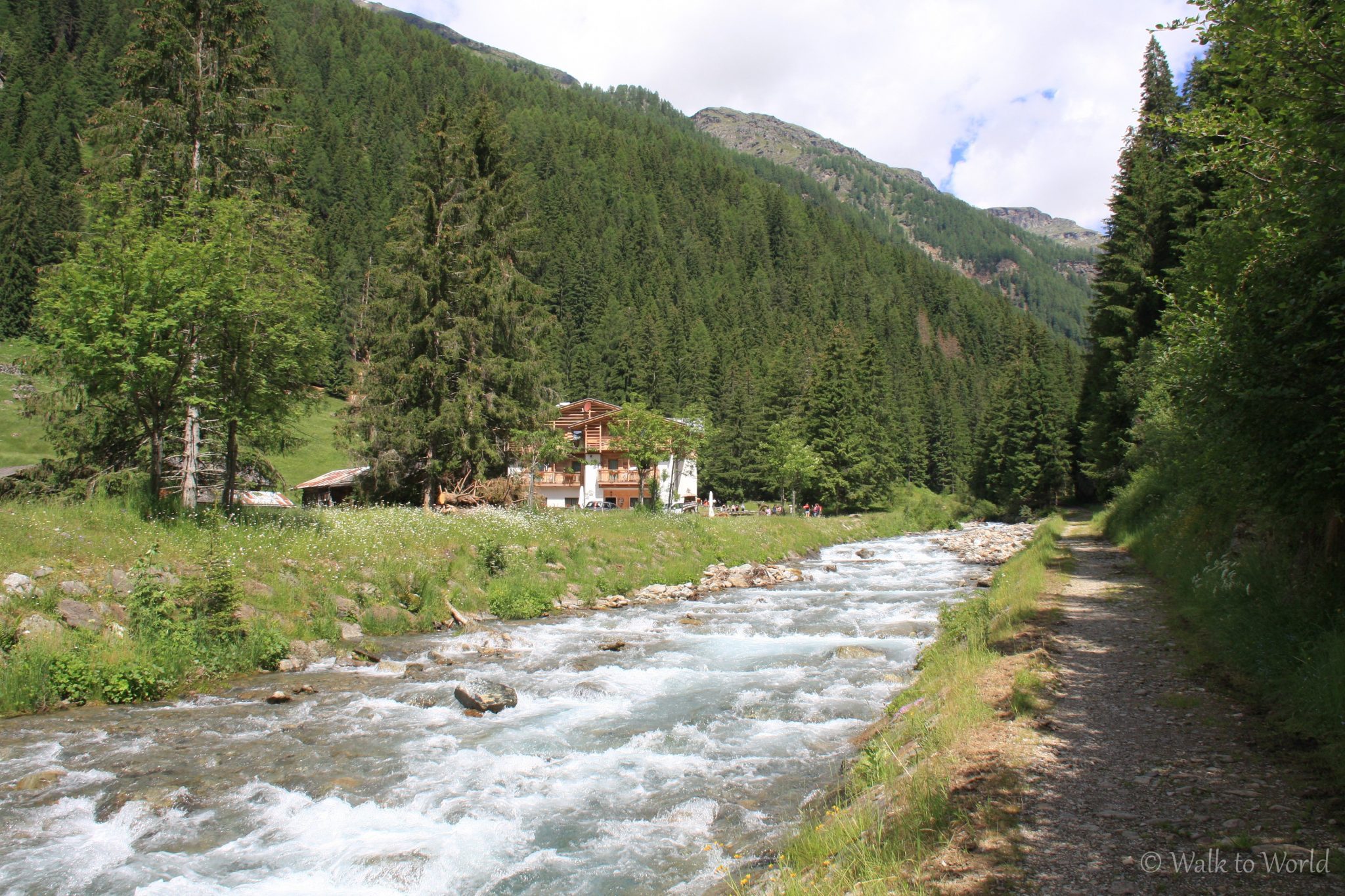 Val di Rabbi il Sentiero alle Cascate del Saènt - Walk to World