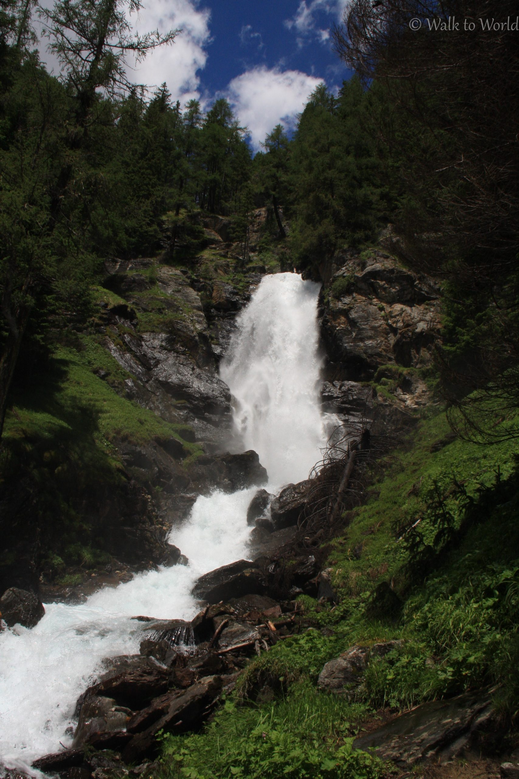 Val di Rabbi il Sentiero alle Cascate del Saènt - Walk to World