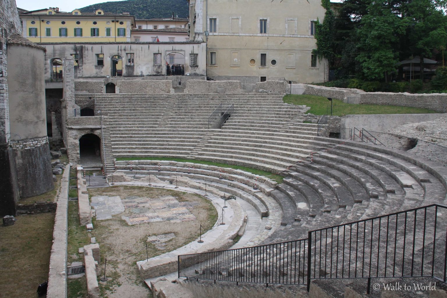 Cosa vedere a Spoleto in un giorno: itinerario a piedi - Walk to World